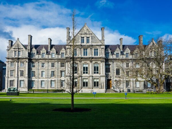 Study in Ireland 2025: The Ultimate Guide with 10 Amazing Tips for ...