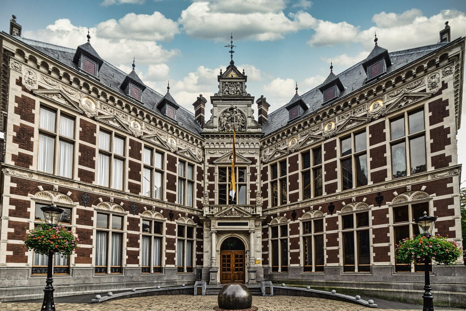 Study in Netherlands 2025: Ultimate Guide to Top Universities, Fees & Visa
